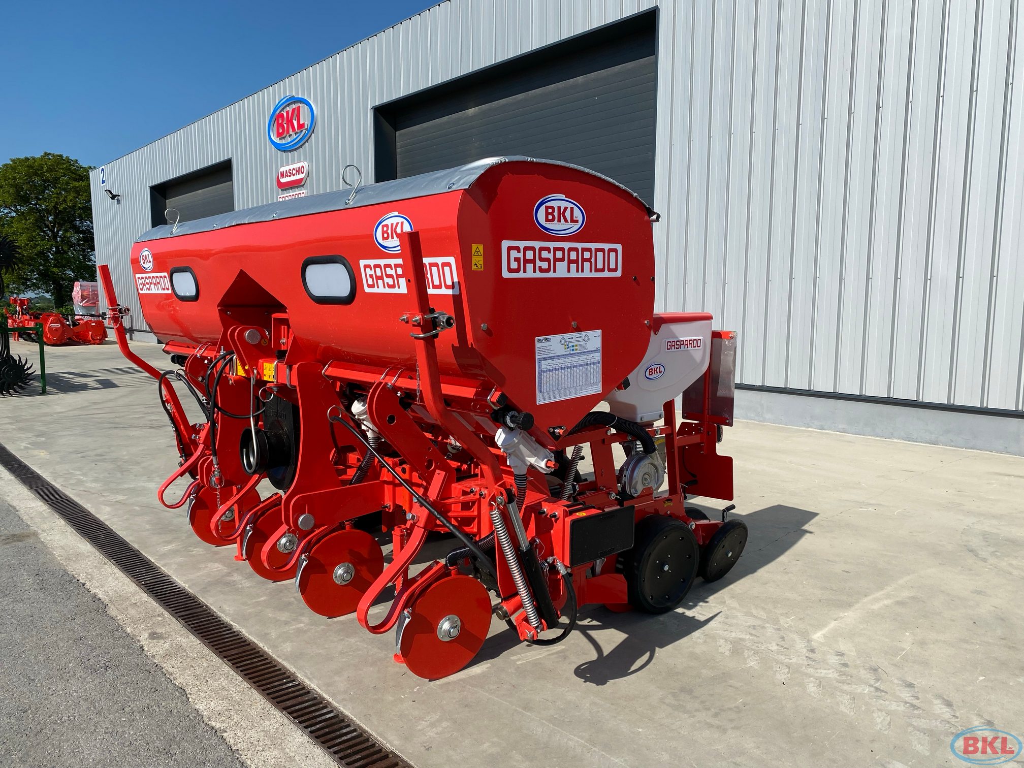 BKL d.o.o. - Prodaja poljoprivrednih strojeva i opreme